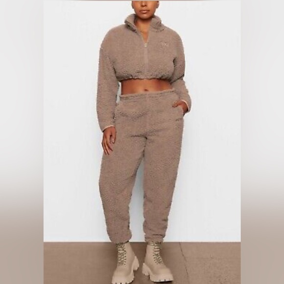 SKIMS | Pants & Jumpsuits | Skims Teddy Joggers | Poshmark